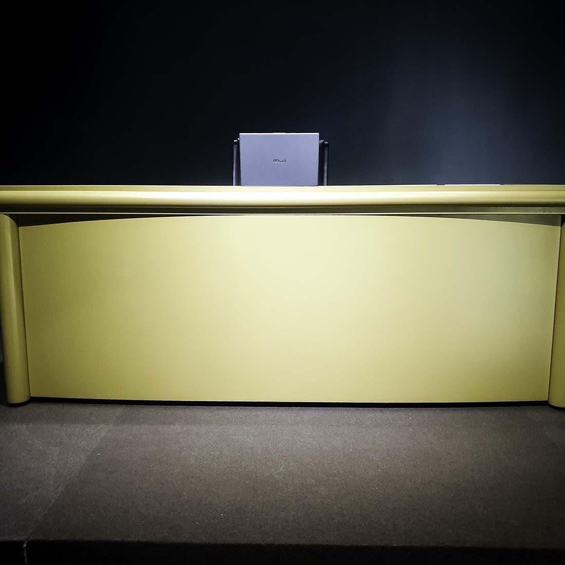 Director Table Model : TWI-DT-S002 | Teamweld Industries Sdn Bhd